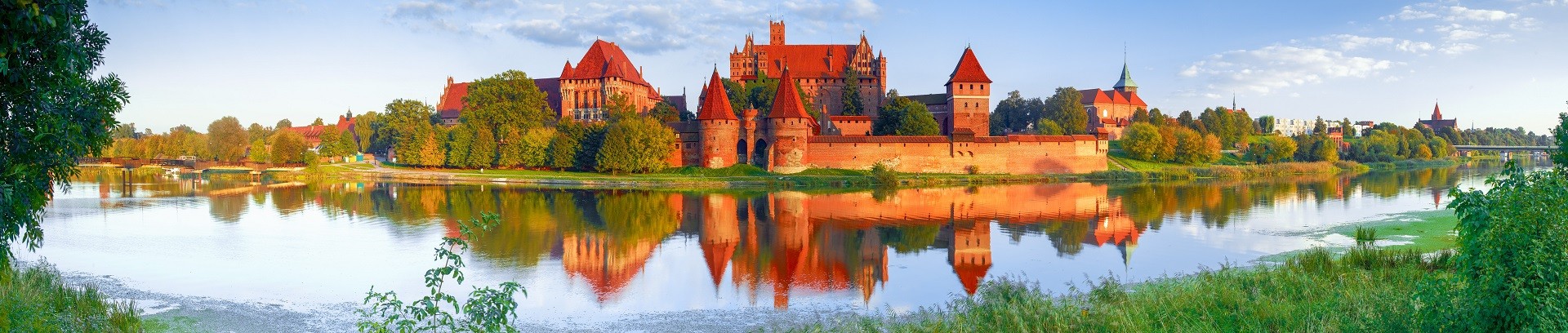 Malbork - The largest Medieval castle in Europe - Poland Travel (EN)